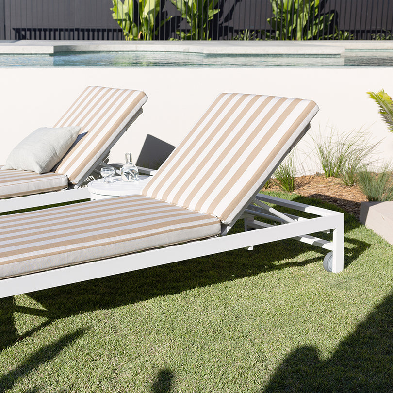 Kansas Outdoor Aluminium Sun Lounge on Wheels with Sunbrella cushion ...